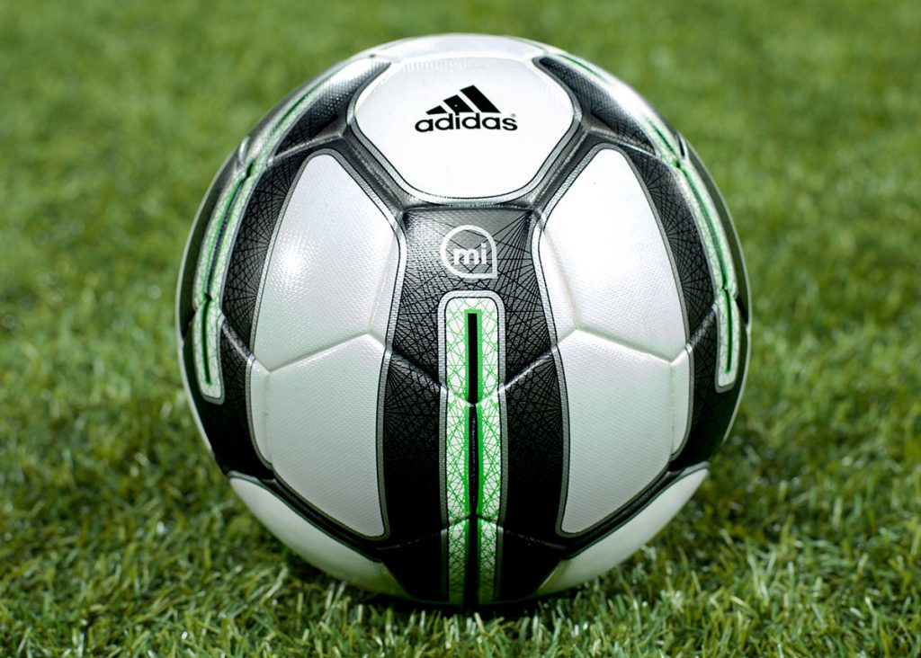 Adidas miCoach Smart Ball, un ballon connecté pour la Coupe du Monde