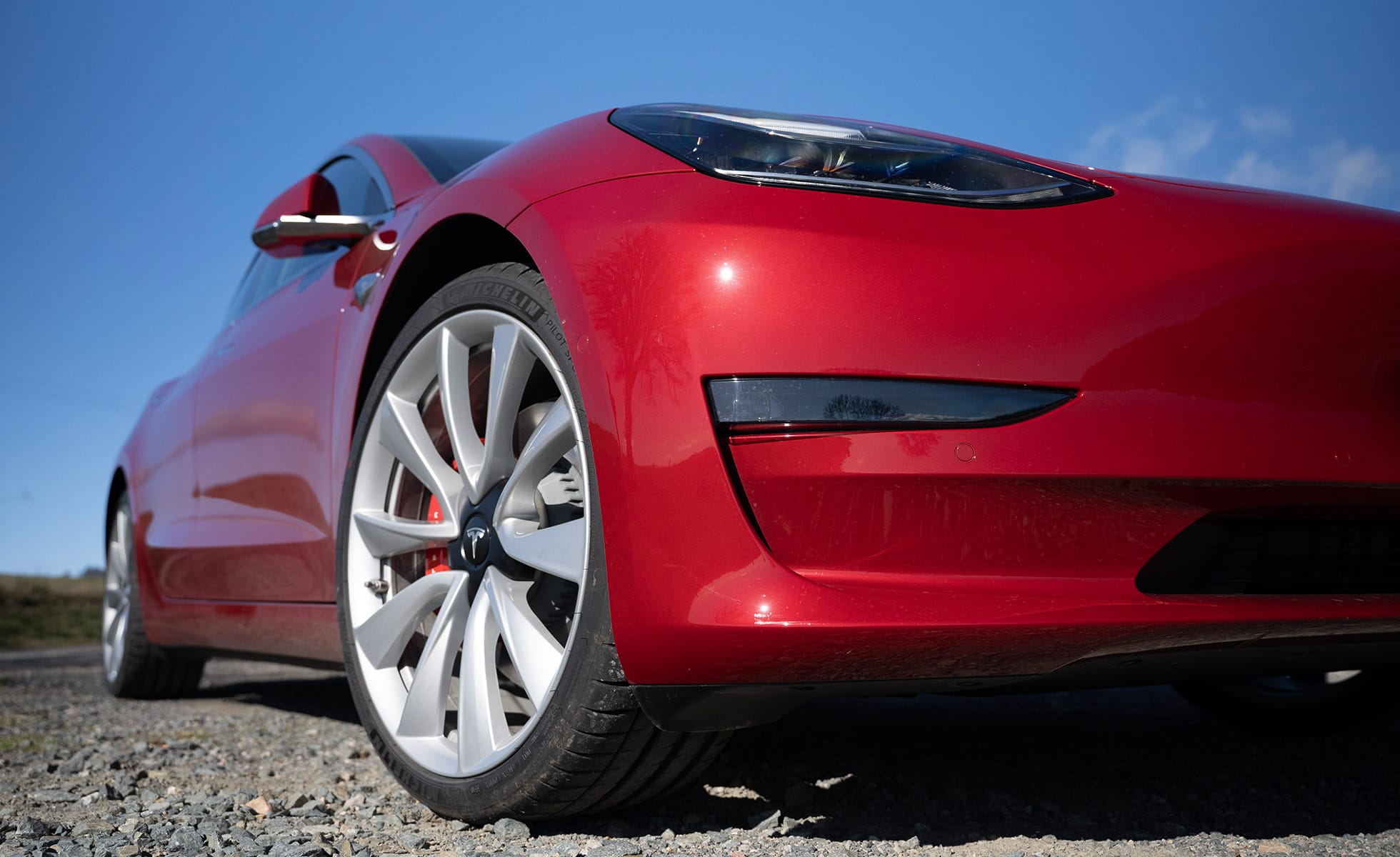 Test vidéo de la Tesla Model 3 : la folie électrique